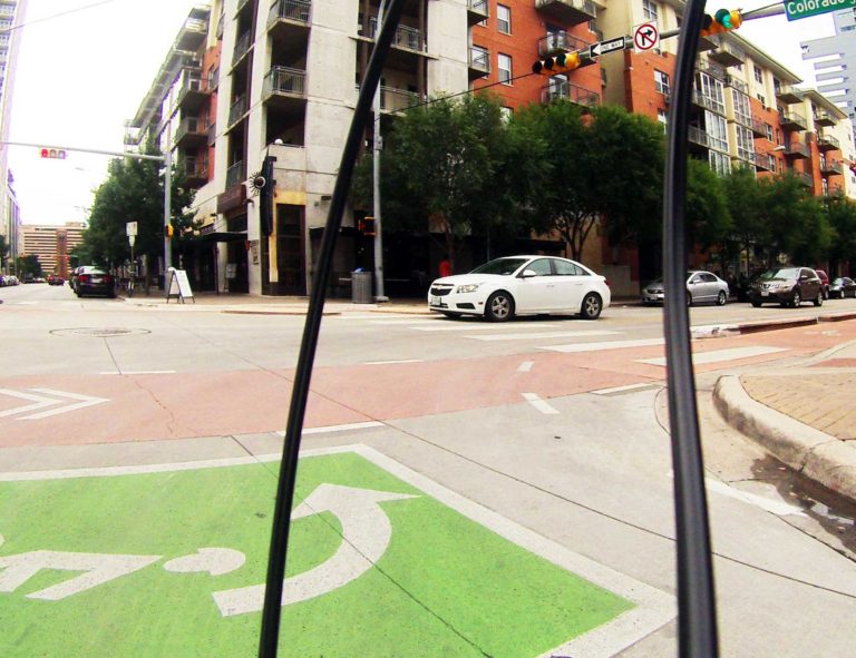 Protected bike lane - Bike Lab